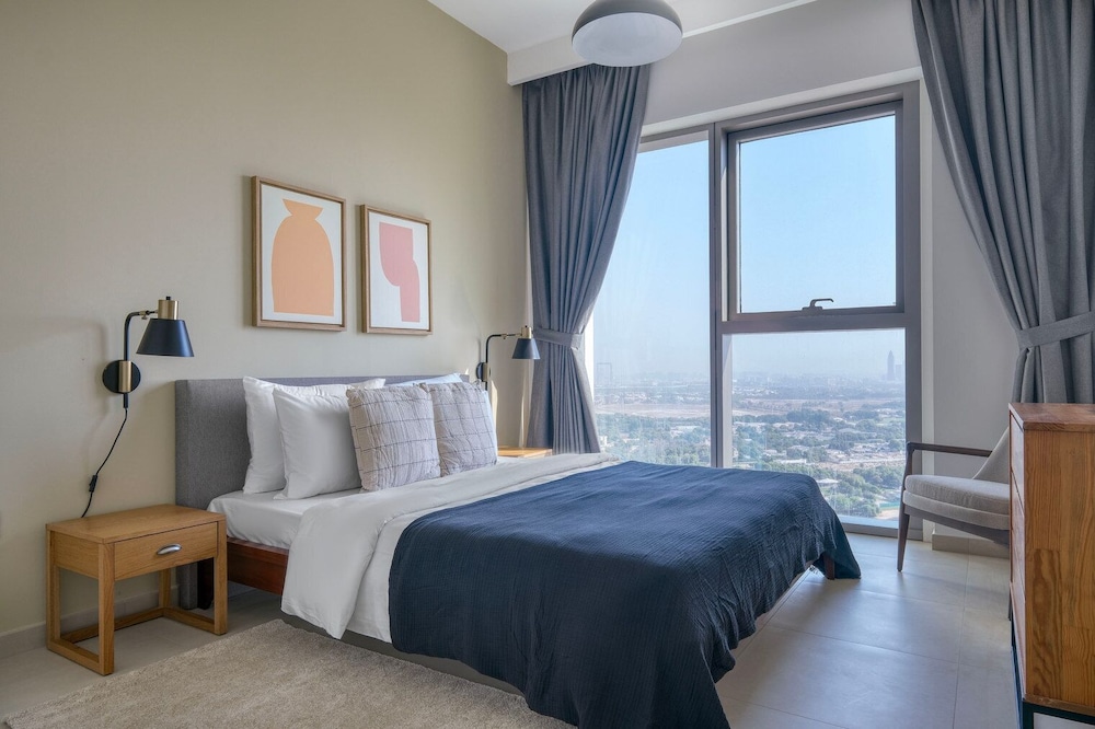 Blueground | Za'abeel 2, pool, nr Dubai Frame Reviews, Deals & Photos ...