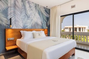 Quarto casal básico | Escrivaninha, ferros/tábuas de passar roupa, Wi-Fi de cortesia