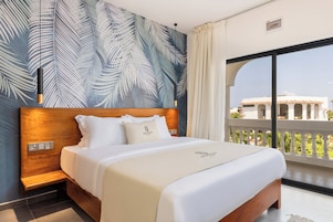 Quarto casal básico | Escrivaninha, quartos à prova de som, ferros/tábuas de passar roupa