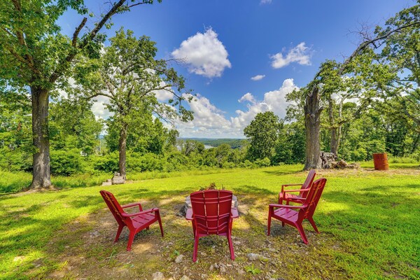 Near Table Rock Lake: Family Home W/ Deck & Views - Table Rock Lake