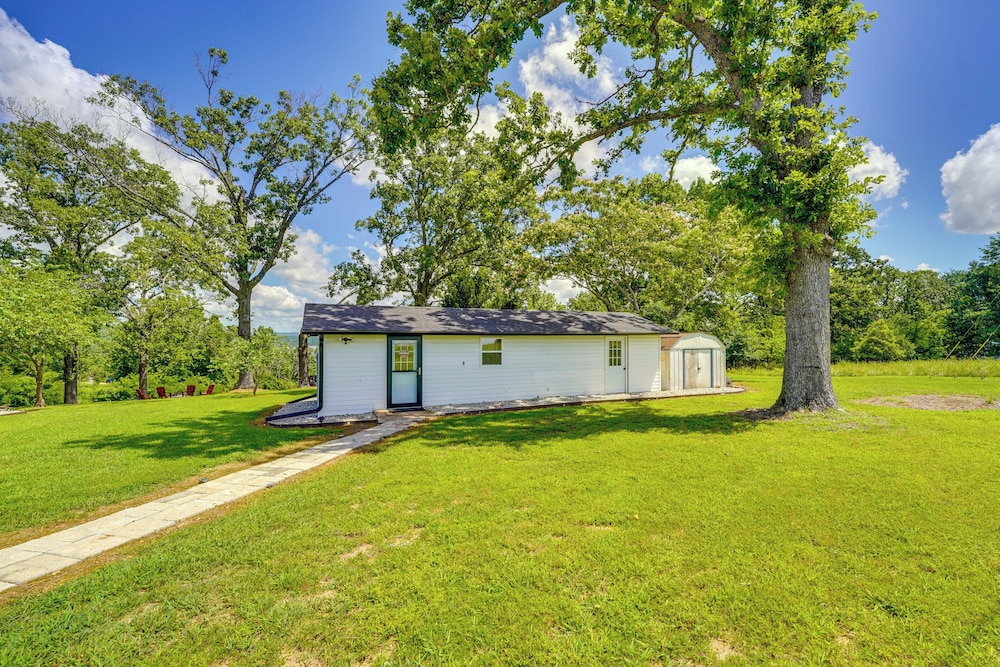Yard W/ Lake View: Home Near Table Rock Lake! - Emerald Beach, MO