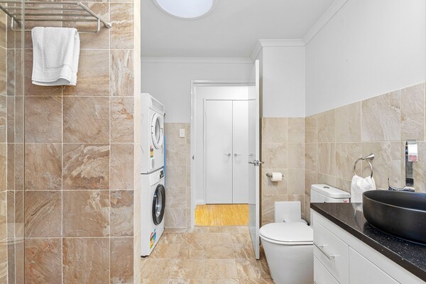 3bdr Sauna Pool Gym Parking - South Perth