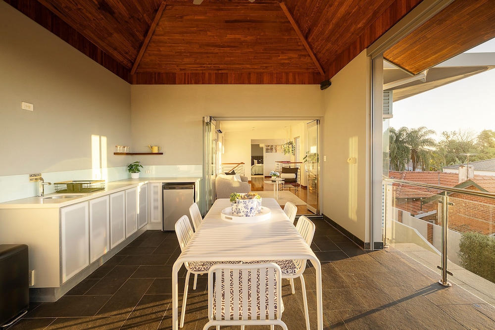 Designer Luxury 3brd - Epic Views - South Perth - Victoria Park