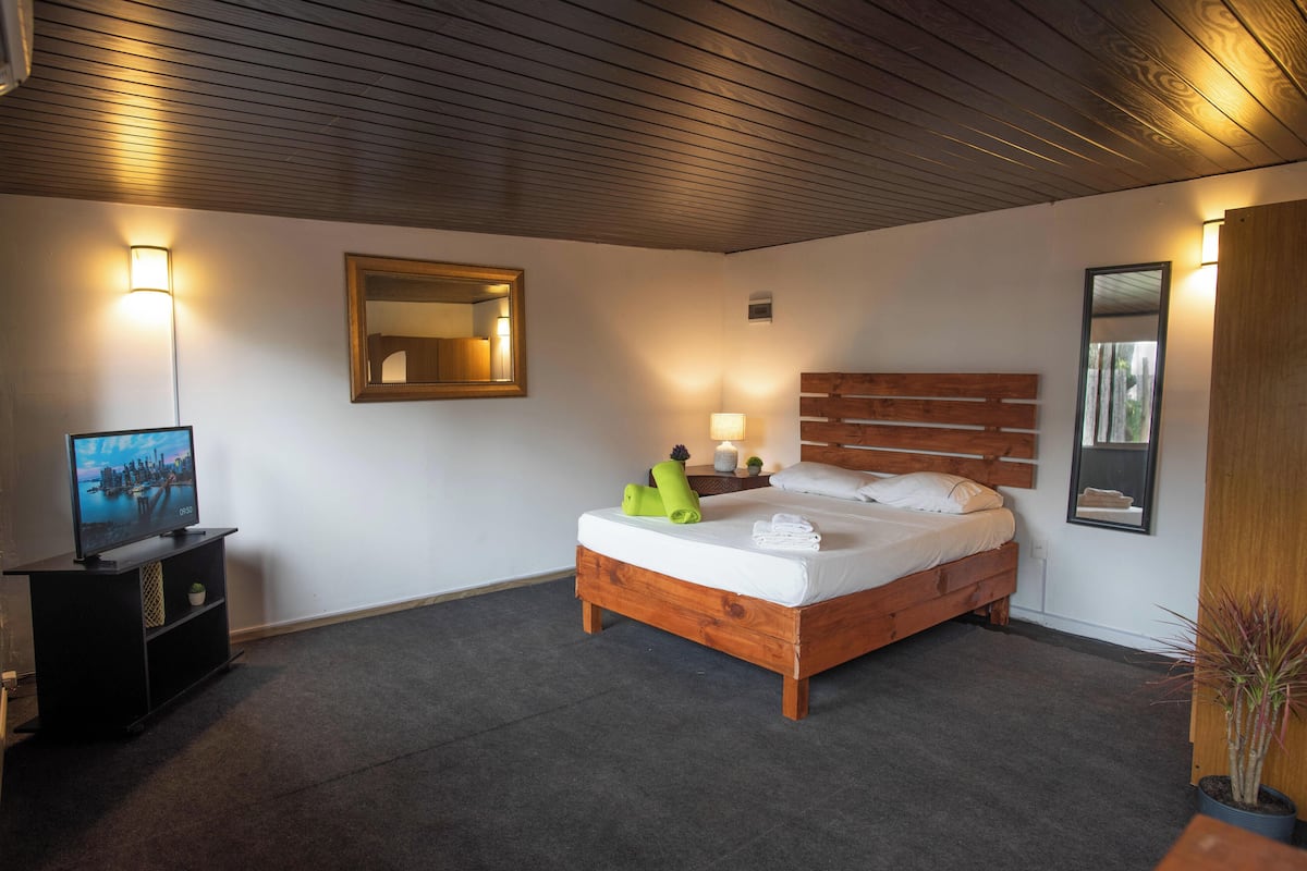 Cabana luxo, varanda, vista para o pátio | Wi-Fi de cortesia