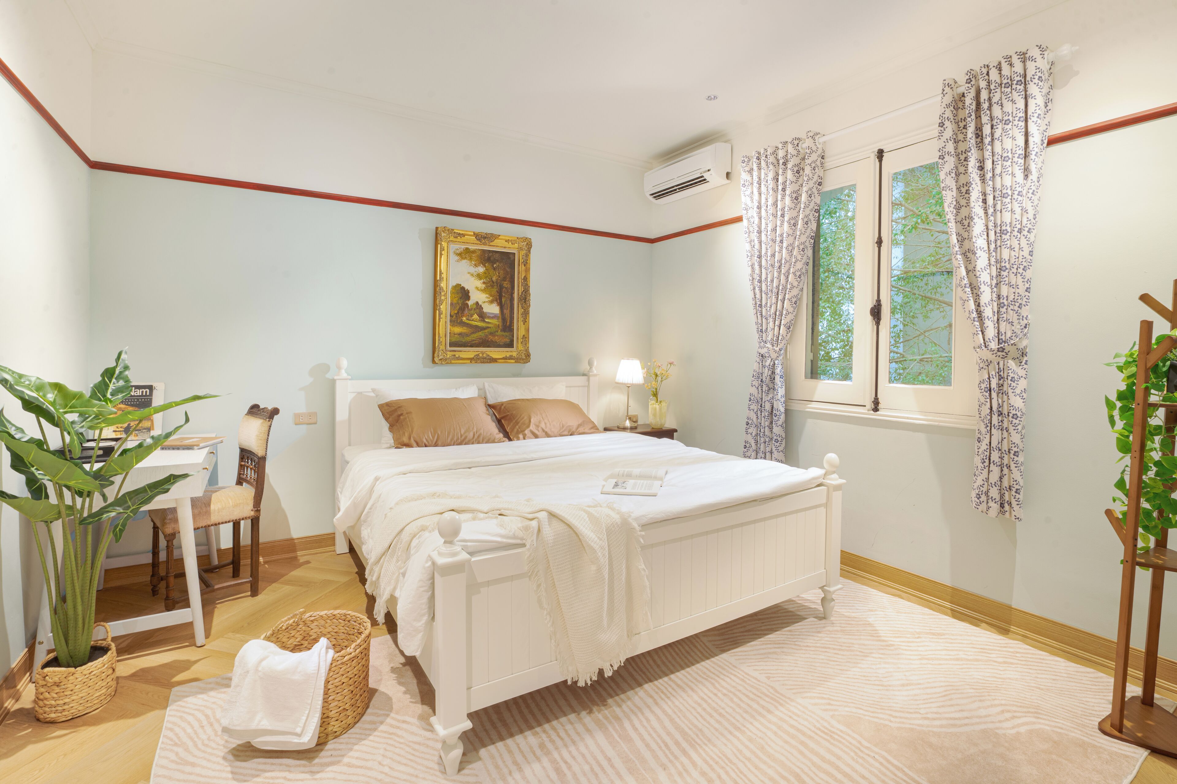 Quarto Duplo (Large Double Room) | Secretária, secretária adequada para computadores portáteis 