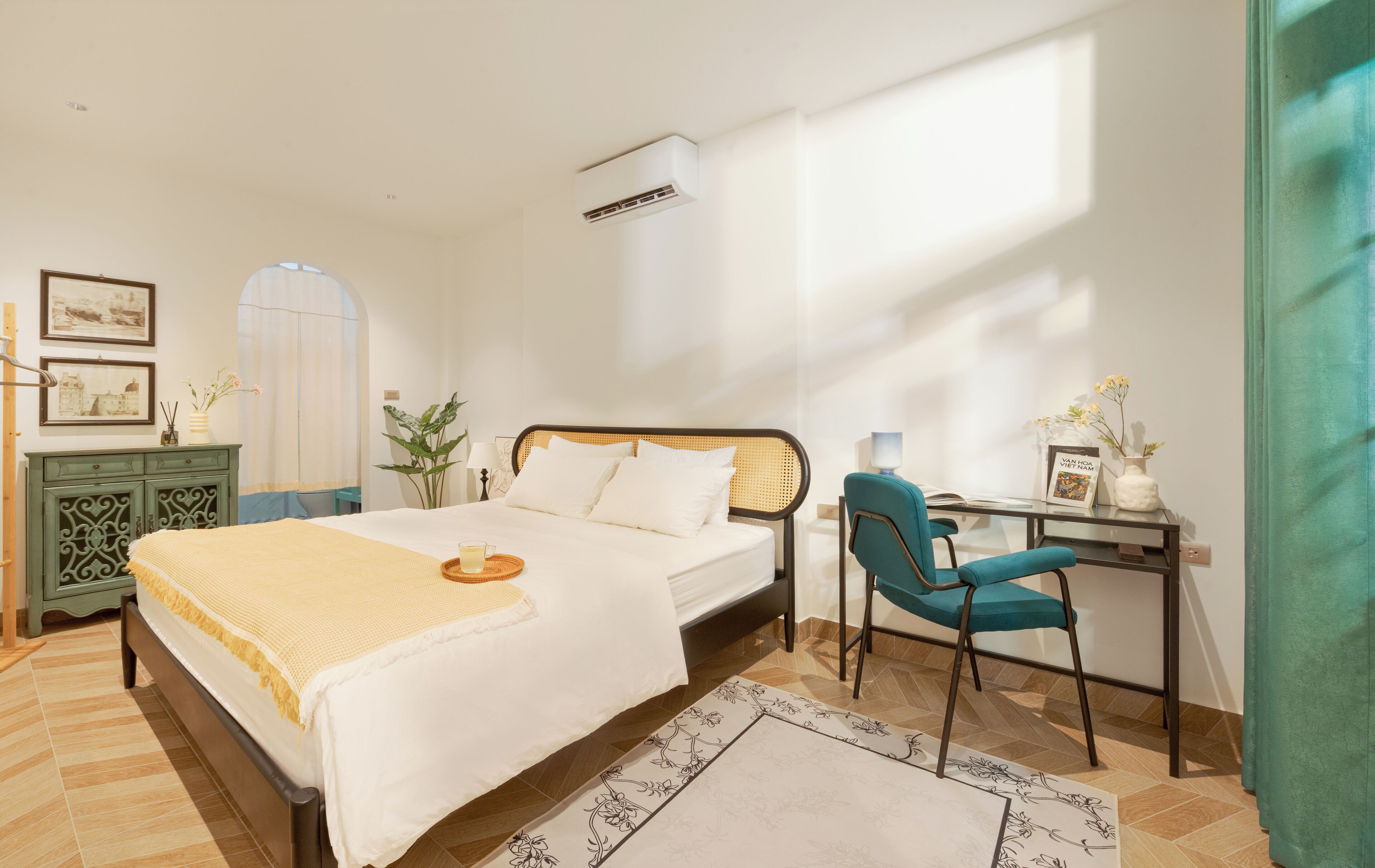 Quarto, vista para a piscina (Queen Room with Pool View) | Vista do quarto