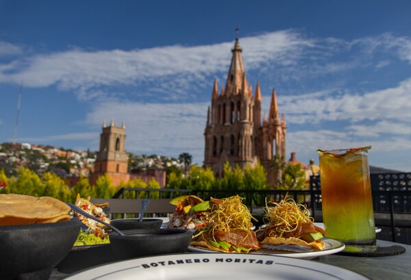 Crisol - Frente A La Parroquia De San Miguel Arcángel - San Miguel de Allende