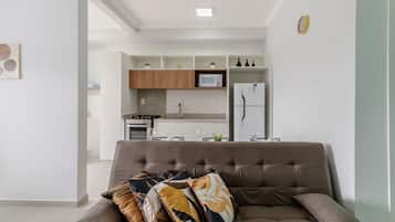 Apartamento Básico | Sala de estar | Televisor