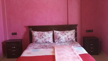 Quarto casal tradicional | Cortinas blackout, quartos à prova de som, Wi-Fi de cortesia