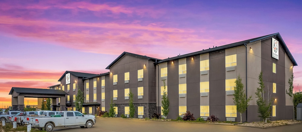 Duvernay Inn & Suites - Fox Creek