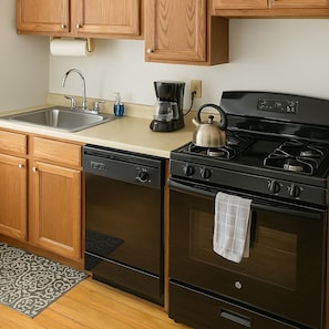 Apartamento Comfort, 1 cama king-size | Cozinha privada | Um frigorífico, um micro-ondas, um forno, uma placa de cozinha