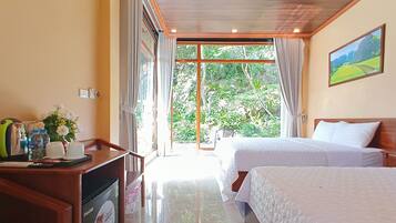 Quarto Quádruplo Superior, varanda, vista para a montanha | Secretária, Wi-fi grátis