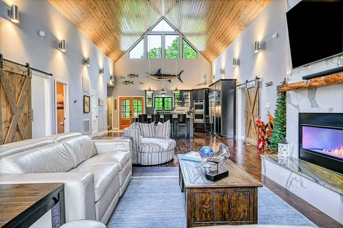 New Lakefront Lake Anna, Pool, Boat Dock, Deck Vie - Lake Anna, VA