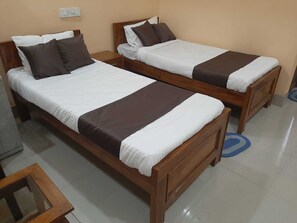 Quarto casal standard | Escrivaninha