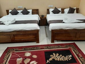 Quarto casal standard | Escrivaninha