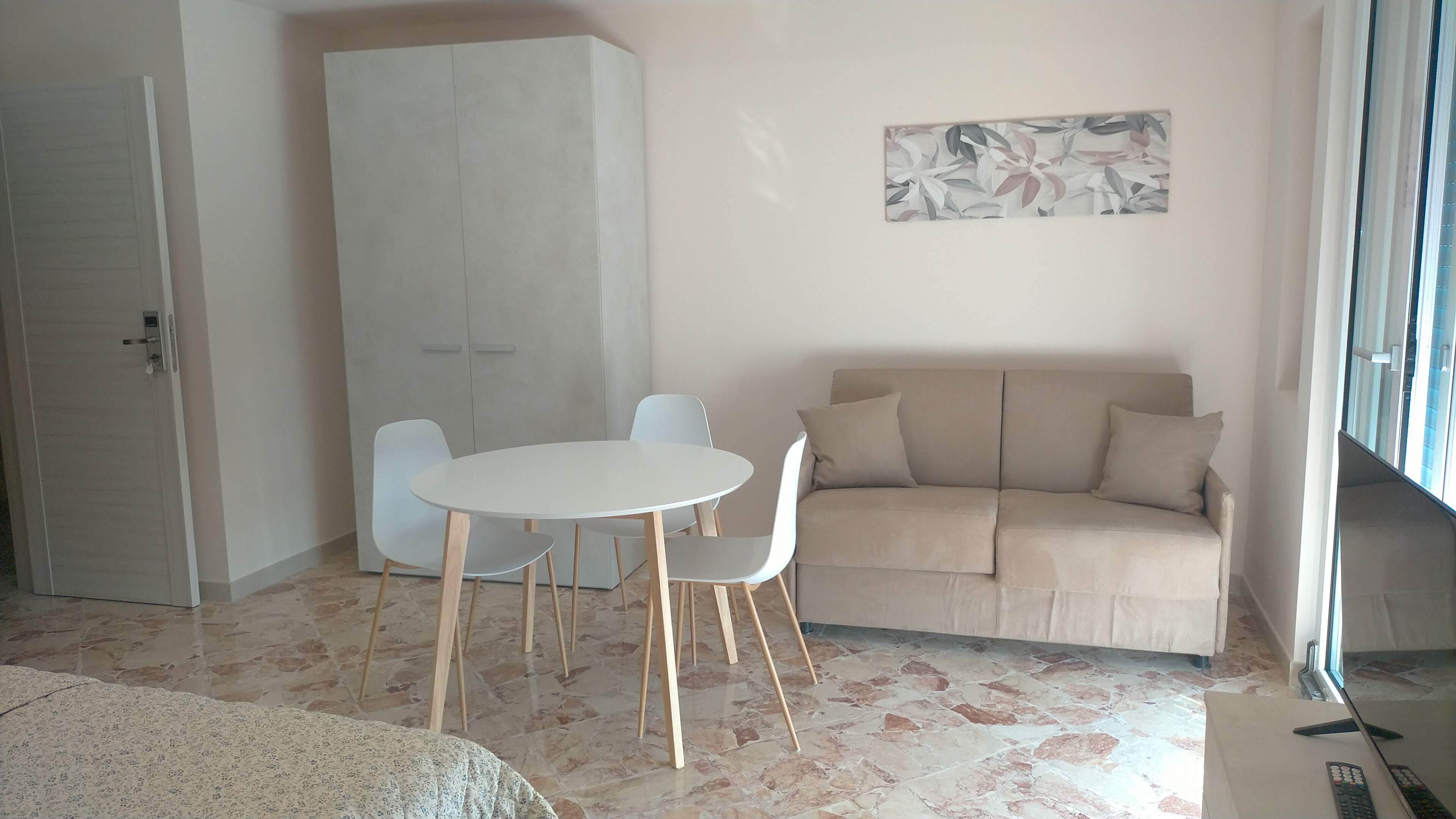 Apartment In Downtown Pompeii Few Steps Away From The  Ruins, Next To Railway - Pompei