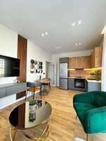 Apartamento Comfort, varanda, Vista para a cidade | Cozinha privada | Uma chaleira elétrica, uma torradeira 