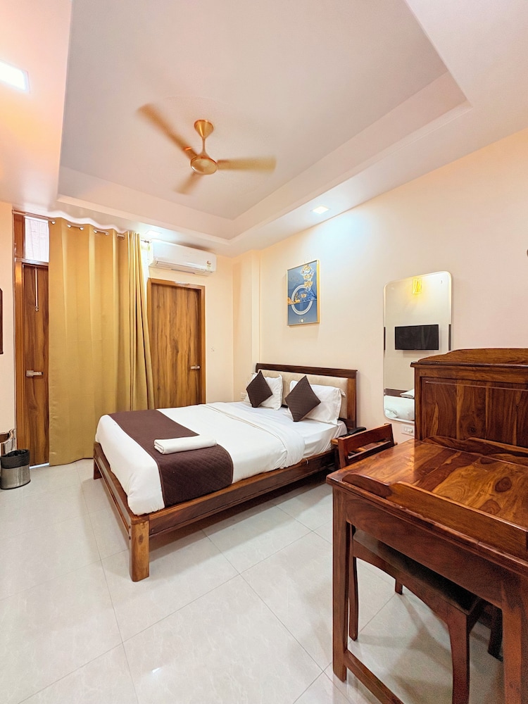 Hotel Royal Retreat - Business & Leisure Hotel - Jaipur