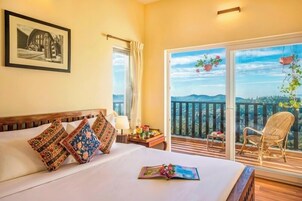 Quarto Básico, varanda, vista para a montanha | Cofre no quarto, ferro/tábua de engomar, Wi-fi grátis 