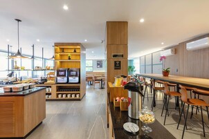 Pequeno-almoço tipo buffet diário (70 BRL por pessoa) 