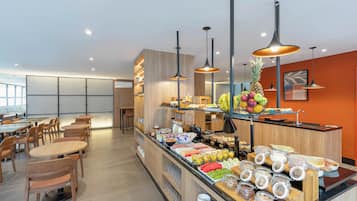 Café da manhã com buffet todos os dias (BRL 70 por pessoa)