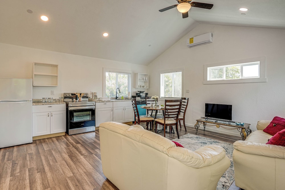 Quaint Concord Home W/ Covered Porch: Near Hiking - Concord, CA