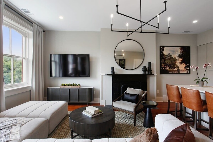 Incredible Restored Historic Townhome - Savannah, GA