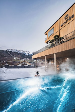Piscina externa, funciona das 15h às 19h, barracas de cortesia