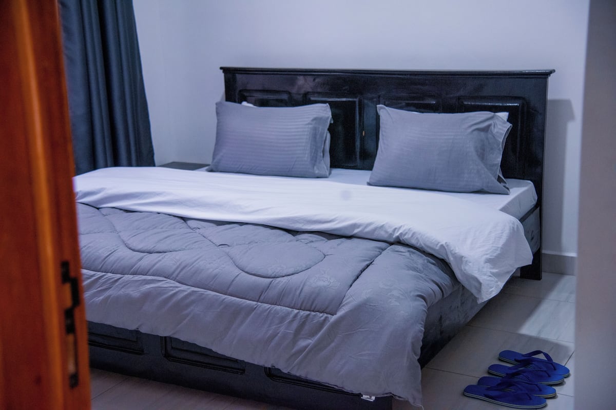 Quarto casal ou duplo luxo, vista para a montanha | Cofres nos quartos, escrivaninha, espaço de trabalho para notebook