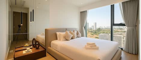 Apartamento Royal, 2 quartos, varanda, Vista para a cidade | Roupa hipoalergénica, minibar, secretária