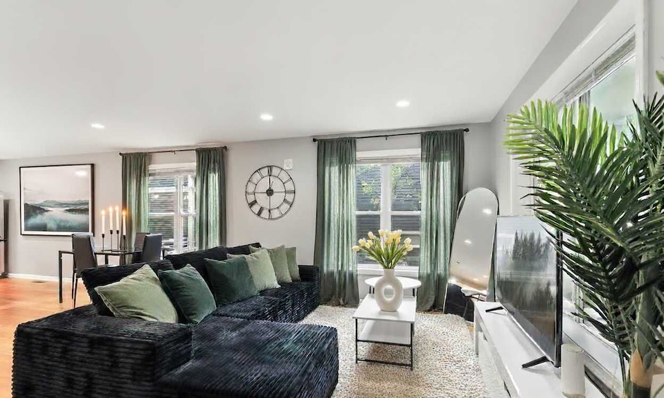 Lavish 3bed 3bath Condo In Uptown - Minneapolis−Saint Paul Airport (MSP)