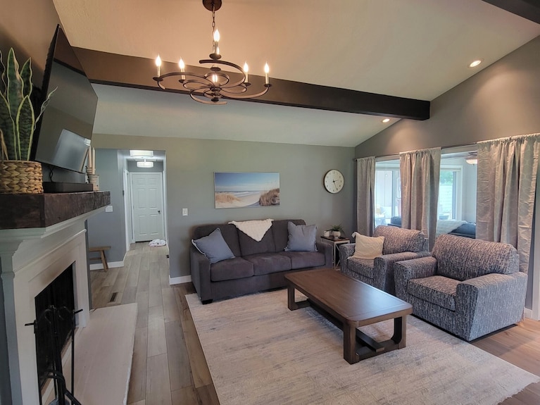 West Sioux Falls Retreat - Private 3-bedroom Acreage With Heated Pool - Sioux Falls, SD