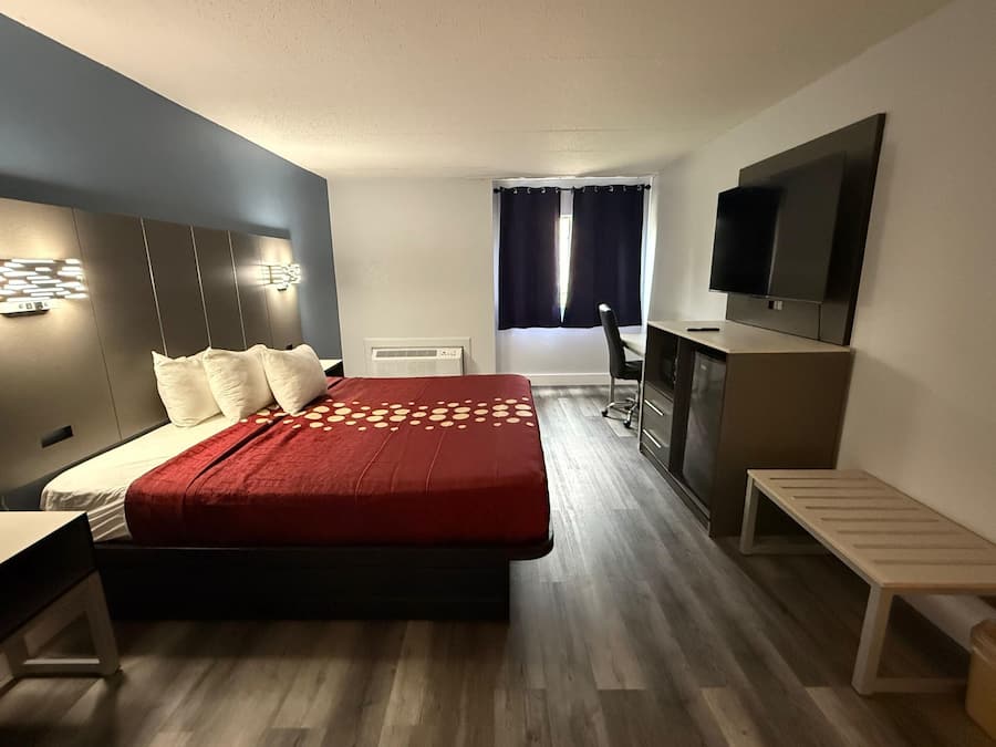 Quarto Standard, 1 cama king-size, não fumadores | Secretária, Wi-fi grátis