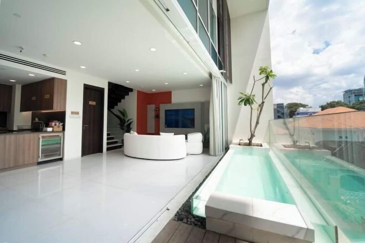 Roupa hipoalergénica, minibar grátis, secretária, quartos insonorizados