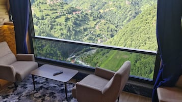 Bungalow Elite, pátio, vista para o vale | Secretária adequada para computadores portáteis