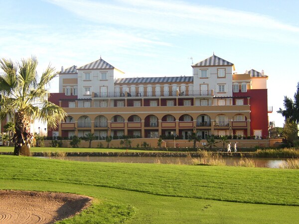 Bright Apartment With Pool Access - Ayamonte