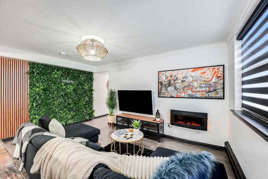King Bed Selfie Wall & Spa Shower Awaits! - Niagara Falls, NY