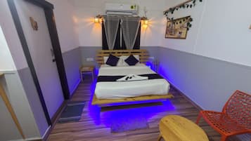 Quarto Duplo Deluxe, varanda, Vista para a cidade | Secretária, secretária adequada para computadores portáteis