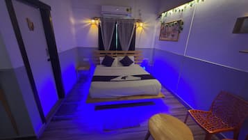 Quarto Duplo Deluxe, varanda, Vista para a cidade | Secretária, secretária adequada para computadores portáteis
