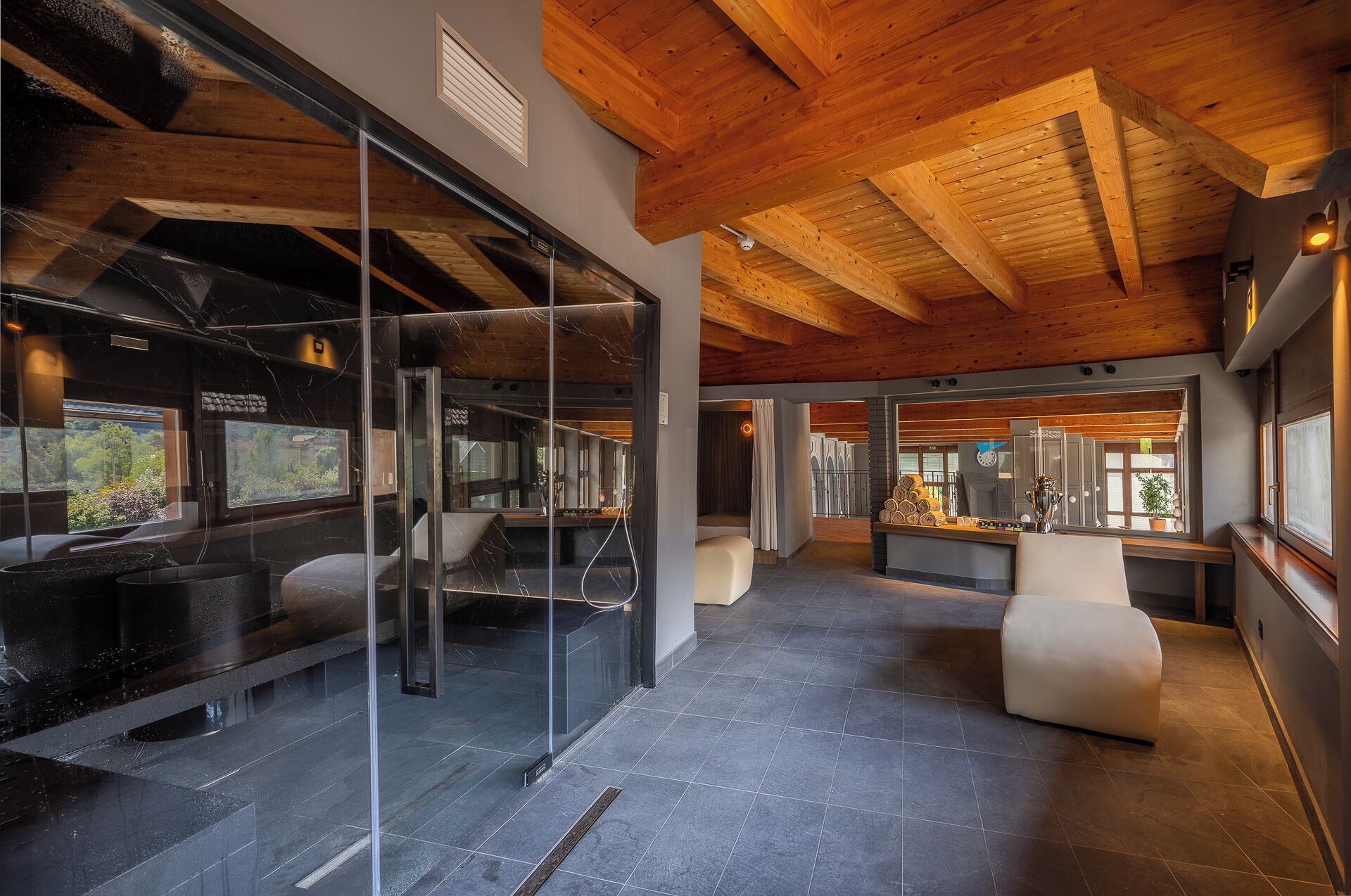 Sauna, banheira de hidromassagem, banho turco, tratamentos corporais 