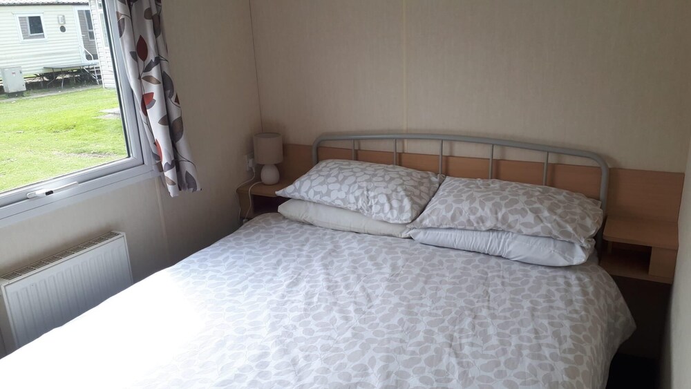 Homely 8 berth caravan in Southview Holiday Park, ref 33017CL ...