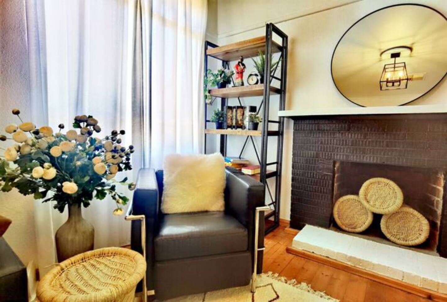 Cozy 5 Br Parkside Home | King Bed + Rumpus - Notting Hill
