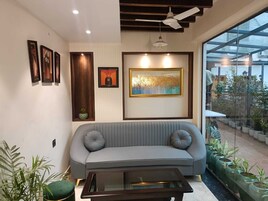 Quarto Superior, 1 cama king-size, Vista para a cidade | Edredões de penas, camas de colchão pillowtop, secretária 