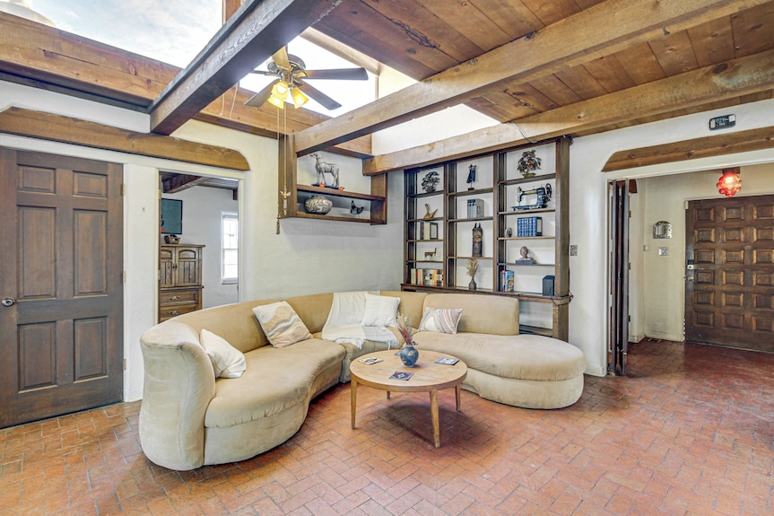 Gorgeous Adobe Home: Classic Santa Fe Style In Abq - Albuquerque, NM