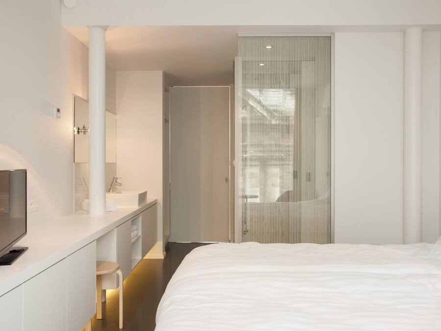 Quarto casal luxo | Escrivaninha, quartos à prova de som, Wi-Fi de cortesia