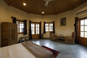 Casa de Campo Premium, vista para o jardim | Roupa hipoalergénica, edredões de penas, com decoração personalizada
