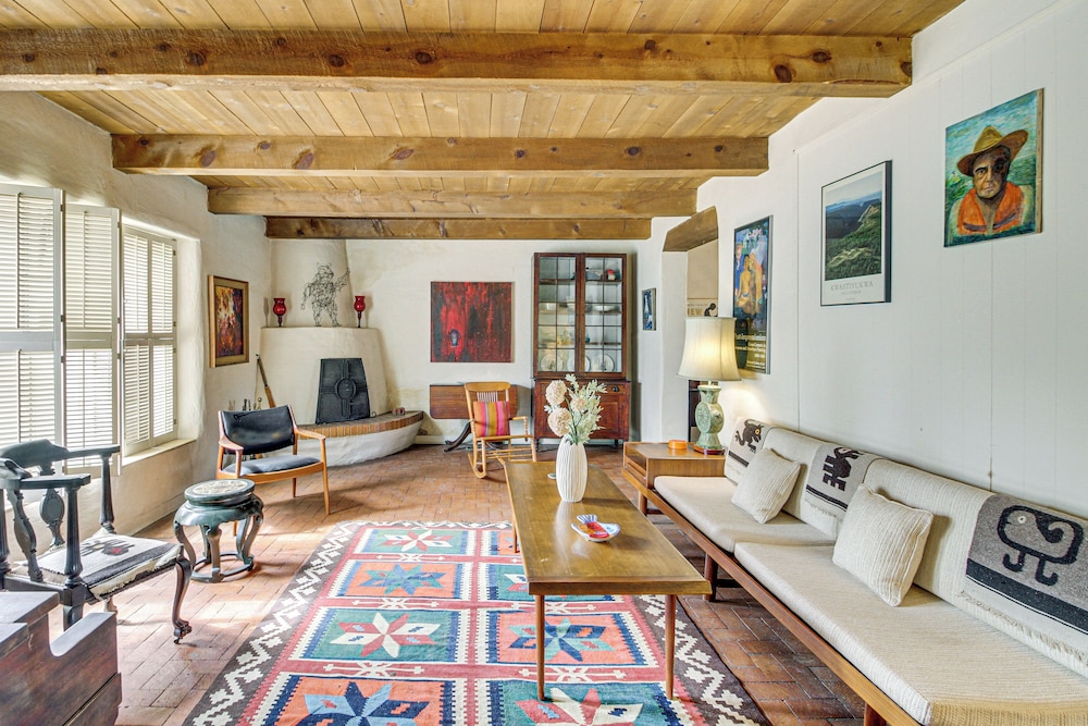 Gorgeous Adobe Home: Classic Santa Fe Style In Abq - Albuquerque, NM