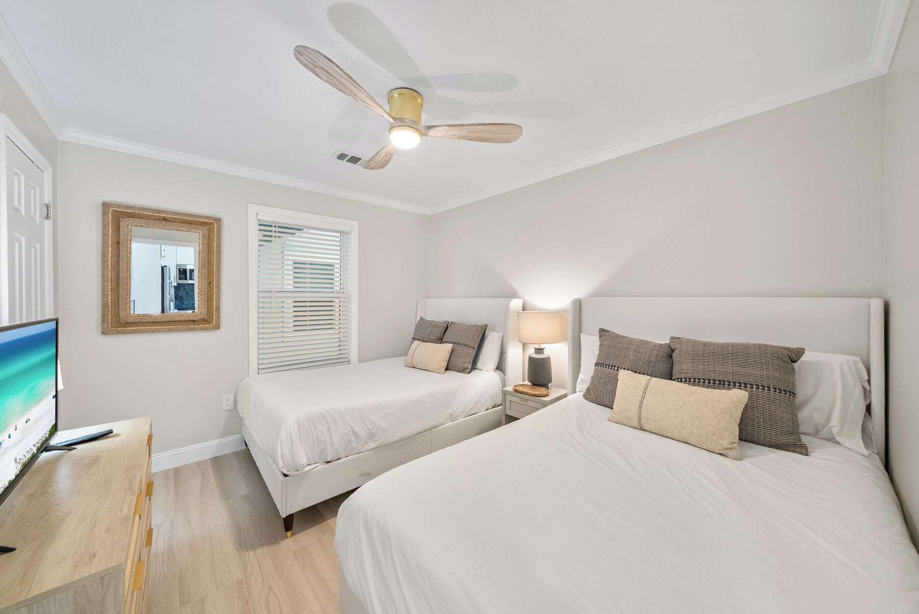 Apartamento em Condomínio Fechado, várias camas, varanda, vista para o jardim (Beachside Villas 811) | 2 quartos, com decoração personalizada, com mobília individualizada 