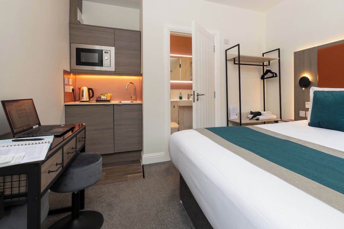 Estúdio, 1 quarto (Mews Room) | Roupa hipoalergénica, ferro/tábua de engomar, roupa de cama fornecida