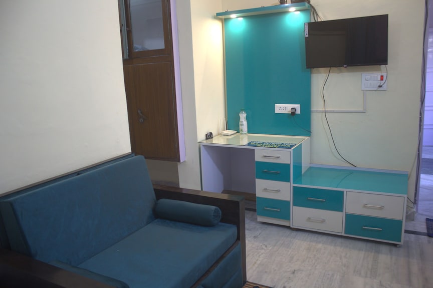 Home Outside Home With Comfort, Safety & Economy In The Heart Of Dehradun City - Uttarakhand